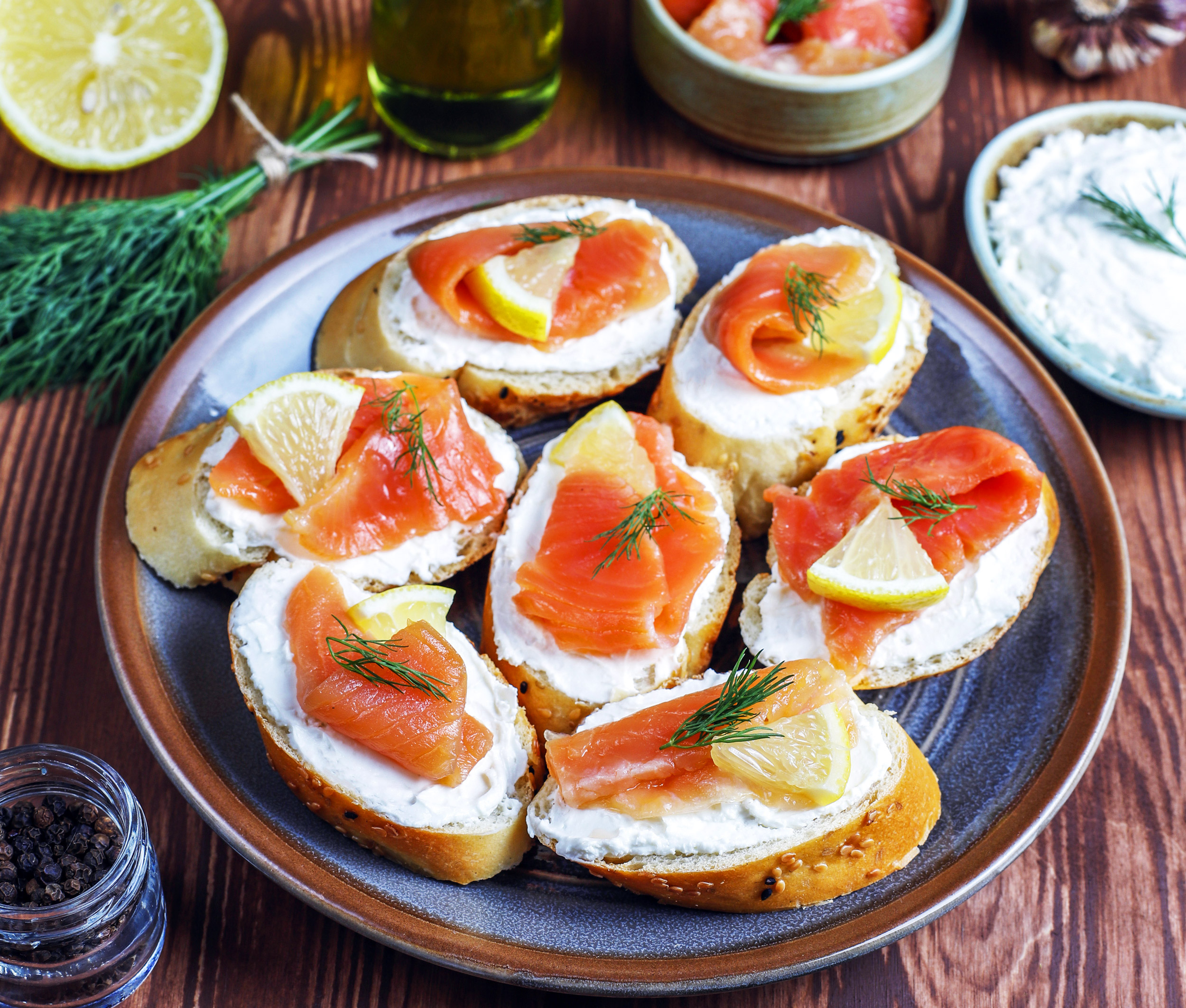 Quelle sauce pour accompagner du saumon fumé ? 🎣 - Saucer.fr